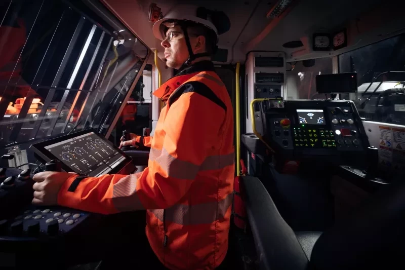 EQUIPAMENTOS | Chega ao mercado o jumbo compacto Sandvik DD322i ...