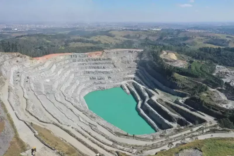 AGREGADOS | Chinesa Huaxin Cement adquire Embu por US$ 186 milhões ...